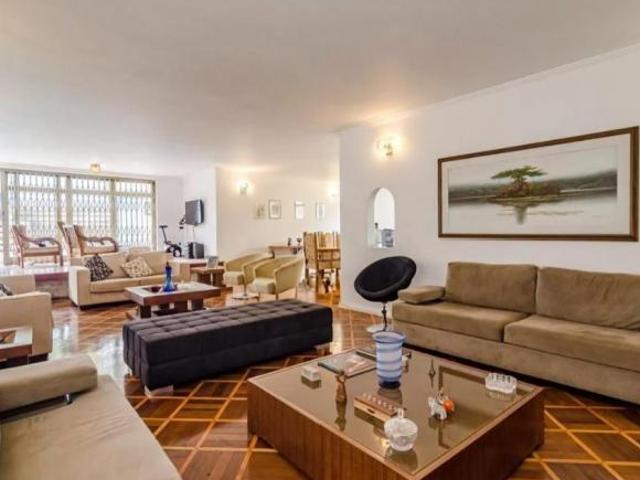 Casa à Venda no Alto de Pinheiros, SP