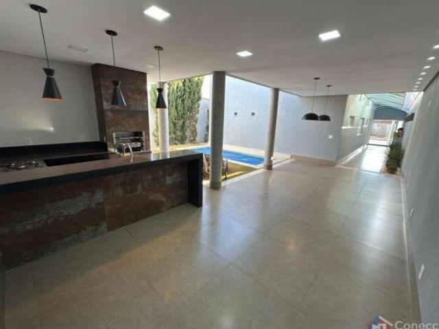 Casa à Venda no Alto Limoeiro em Patos de Minas com Piscina Aquecida