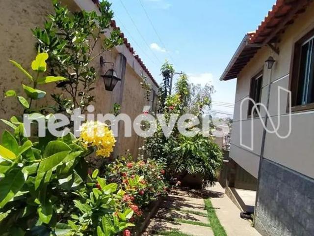Casa à venda no Álvaro Camargos – 4 quartos, 3 pavimentos e porão independente