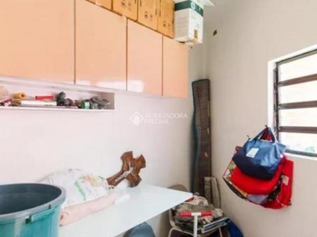 Casa à venda no Alves Dias de 263 m² com 3 suítes e 6 vagas de garagem