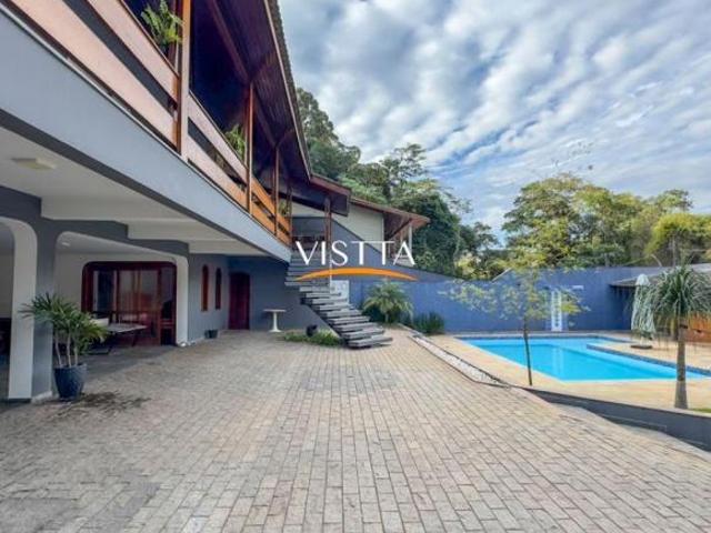 Casa à Venda no Alpes da Cantareira com Vista e Lazer, 4 suítes, Quadra de areia para futevôlei
