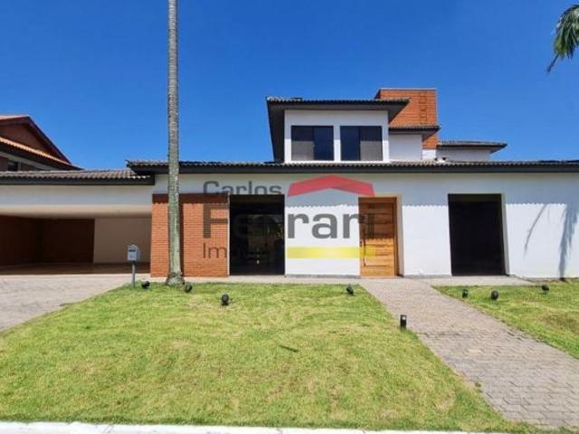 Casa à venda no Alphaville 5 em localização privilegiada, próxima à portaria