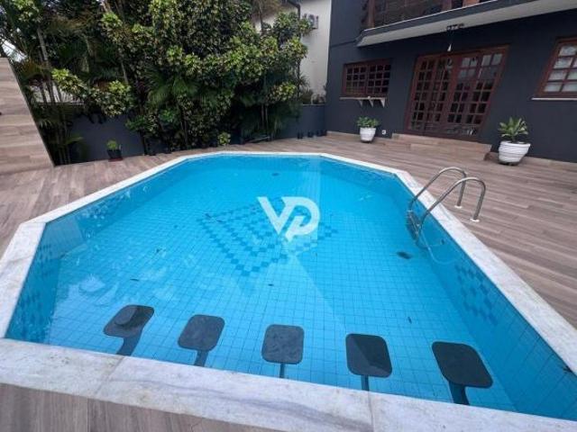 Casa à venda no Alphaville 6 – Vista Permanente para a Mata e Clube