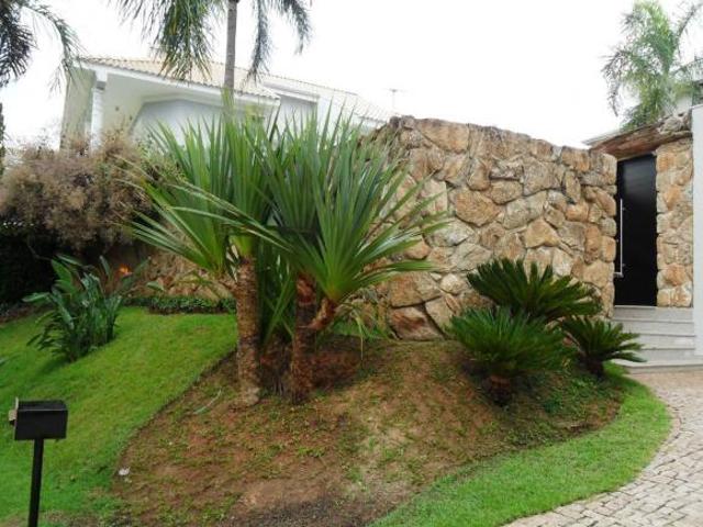 Casa à venda no Alphaville Campinas, 4 suítes 1 master com varanda, piscina e espaço gourmet