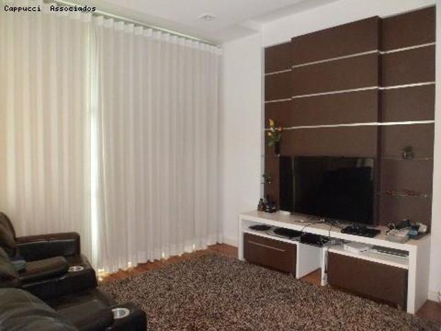 Casa à venda no Alphaville Campinas, com 5 suítes, piscina e churrasqueira