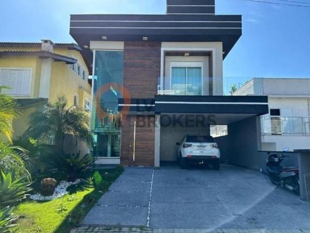 Casa à venda no Aruã Brisas em Mogi das Cruzes | 3 suítes, piscina e jacuzzi