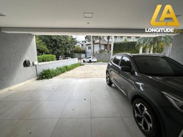 Casa à venda no Arujazinho 5 com 4 suítes, piscina, gourmet e academia