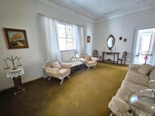 Casa à venda no Boqueirão em Santos
