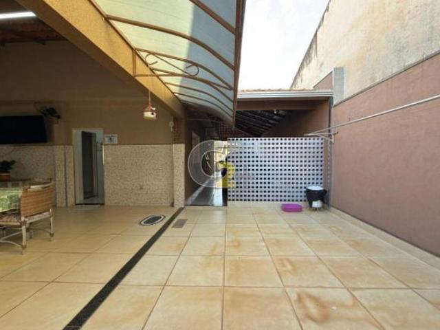 Casa á venda no Bosque da Felicidade, 2 quartos, 1 suíte, 3 vagas de garagem