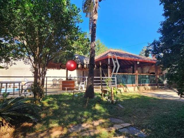 Casa à venda no Bosque das Candeias, ampla, jardim, espaço gourmet, piscina, vizinha ao Jardim Imper