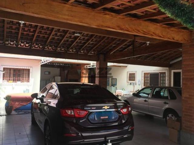 Casa à venda no Bosque dos Eucaliptos com 3 quartos sendo 2 suítes
