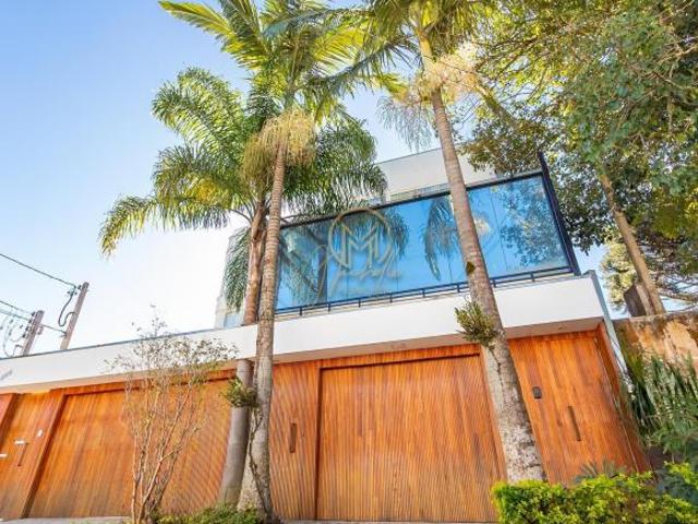 Casa à venda no Batel – 400m², 7 dormitórios, 6 su