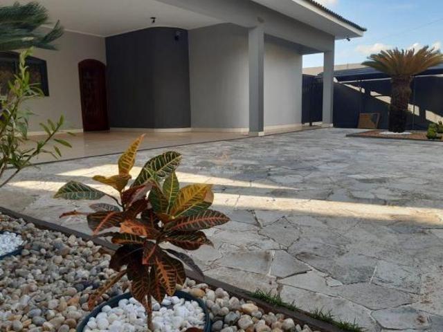 Casa à venda no bairro Mansur Daud com 320m² e 03 dormitórios