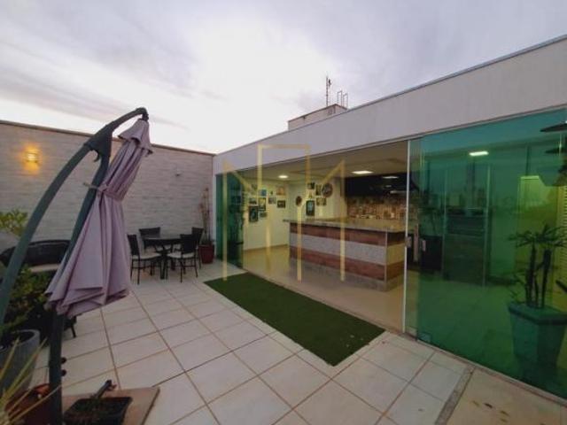 Casa à venda no bairro Martins em Uberlândia MG: 3 quartos, 2 suítes, 1 sala, 3 banheiros, 2 vagas