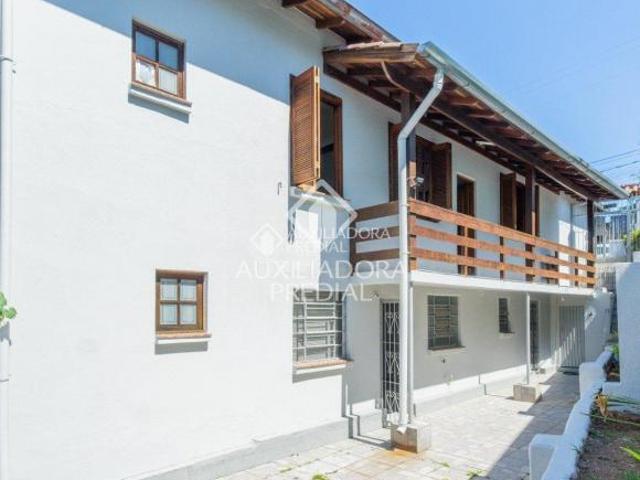 Casa à venda no bairro Medianeira, Porto Alegre