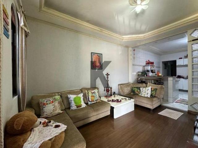 Casa a venda no Bairro Monte Azul com duas suítes e terraço com 166m²