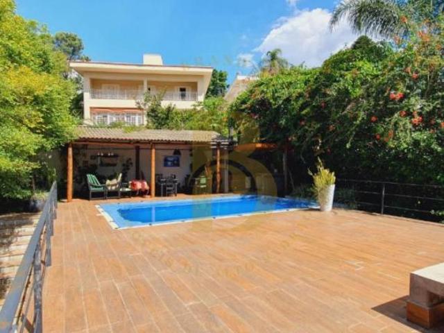 Casa a venda no bairro Monte Alegre de 593m² | 4 dorm | Piscina e churrasqueira