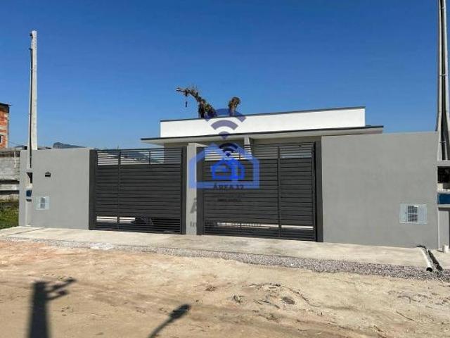 Casa à venda no bairro Morro do Algodão em Caraguatatuba, SP 3 dormitórios, sendo 1 suíte, com gar
