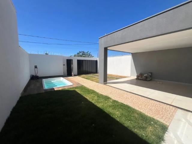 Casa à venda no bairro Novo Mundo em Uberlândia