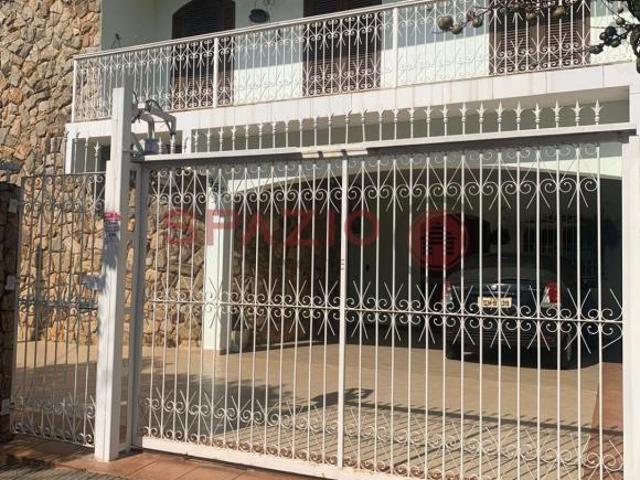 Casa à Venda no Bairro Nova Europa, Campinas – Sobrado Espaçoso