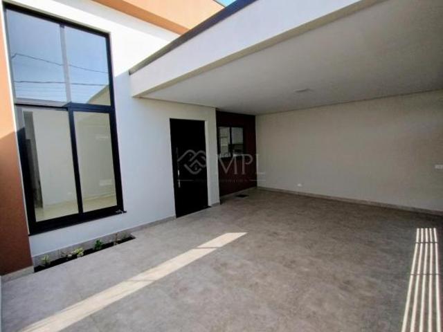 Casa à venda no bairro Nova Veneza em Indaiatuba, c/ 3 dormitórios sendo 1 suíte