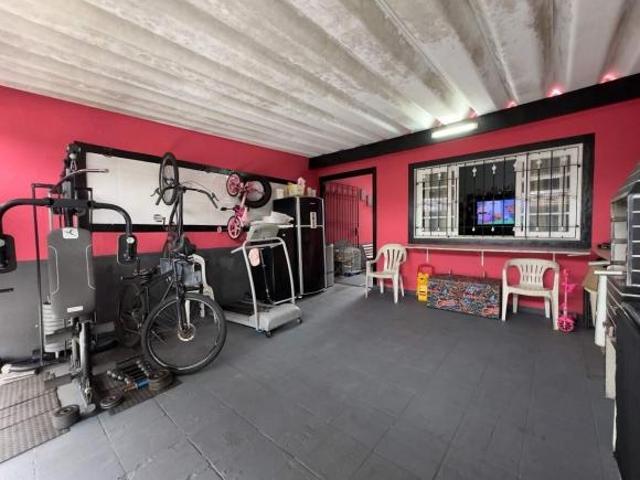 Casa à venda no Bairro Ocian Praia Grande/SP | 2 dorms, 1 suíte, piscina e 2 vagas