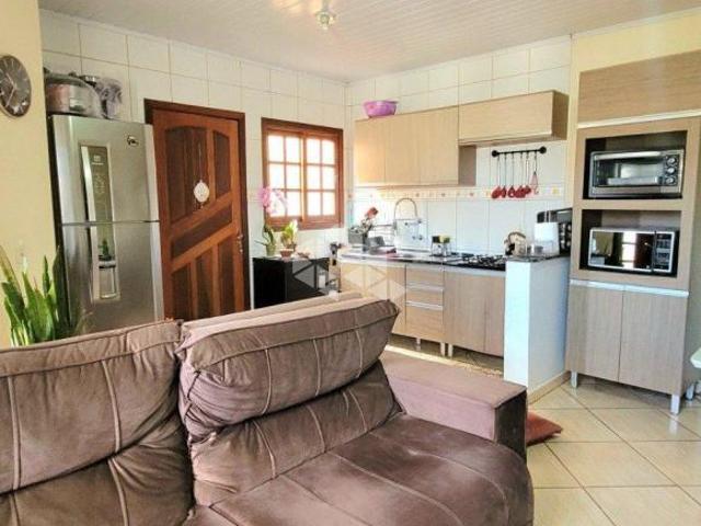 Casa à venda no Bairro Olaria em Canoas 2 dormitórios, 3 vagas, com financiame