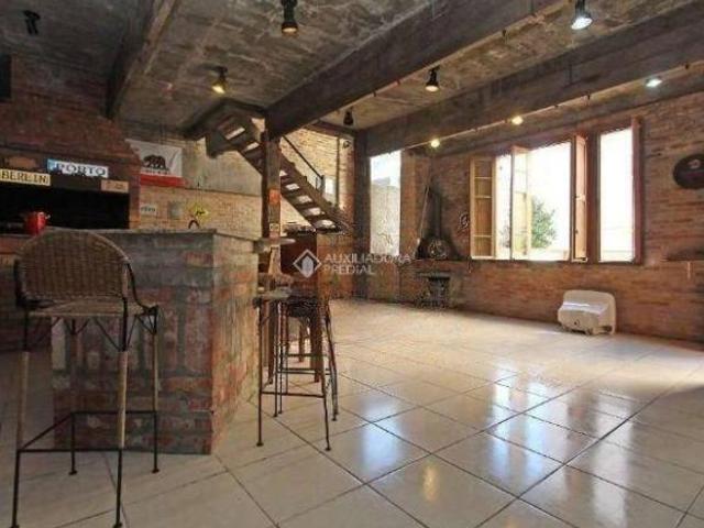 Casa à venda no bairro Auxiliadora, com 200m² de área privativa