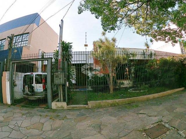 Casa à venda no bairro Azenha