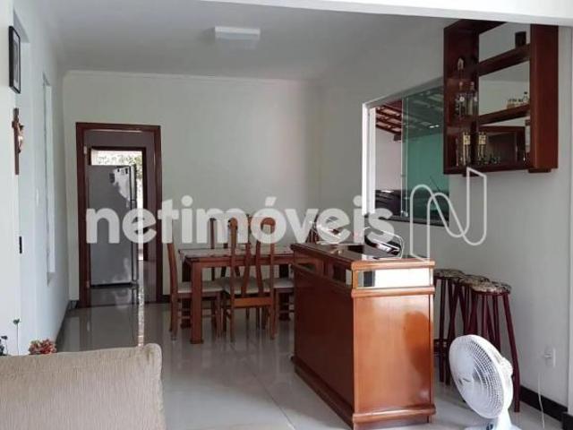 Casa à Venda no Bairro Adeodato – Santa Luzia | 3 Quartos, Suíte com Closet e Área Gourmet
