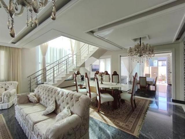 Casa à venda no bairro Alphaville Dom Pedro 2 em Campinas