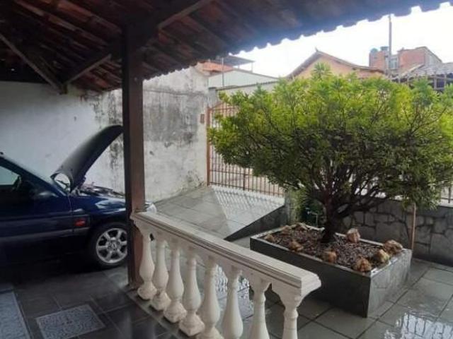 Casa à venda no bairro Araguaia em Belo Horizonte/MG