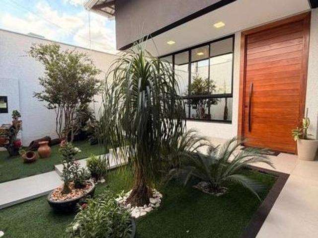 CASA Á VENDA NO BAIRRO ARVOREDO 1 | ALTO PADRÃO DE ACABAMENTO