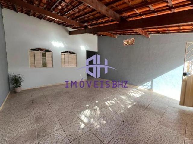 CASA A VENDA NO BAIRRO ARVOREDO, 2 QUARTOS, 1 SUITE, 3 VAGAS E ESPAÇO GOURMET