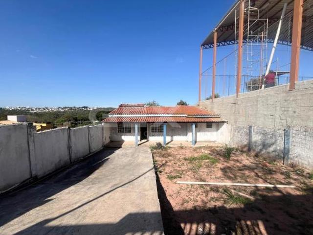 Casa à venda no bairro Bela Vista, 2 quartos, 1 suíte e 4 vagas