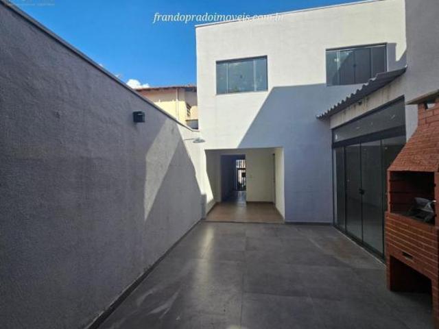 Casa à Venda no Bairro Cássio Rezende – Reformada e com Edícula Independente