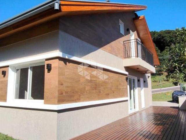 Casa à Venda no Bairro Carazal em Gramado 2 Suítes, Varanda e Pátio Amplo na Serra Gaúcha