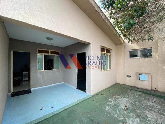 Casa a venda, no bairro Centro em Betim