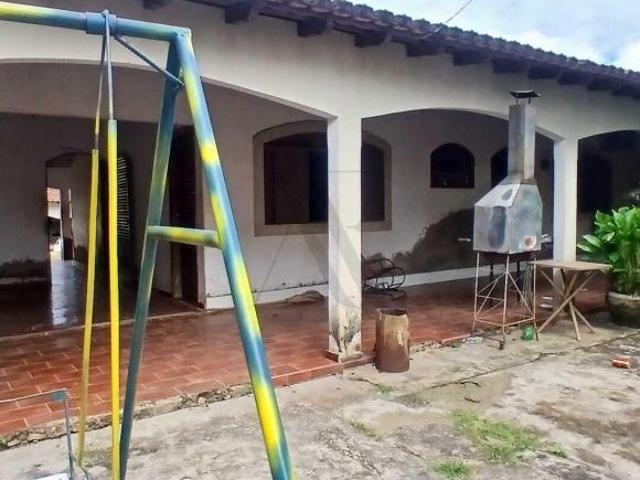 Casa à venda no bairro Centro Goianésia/GO