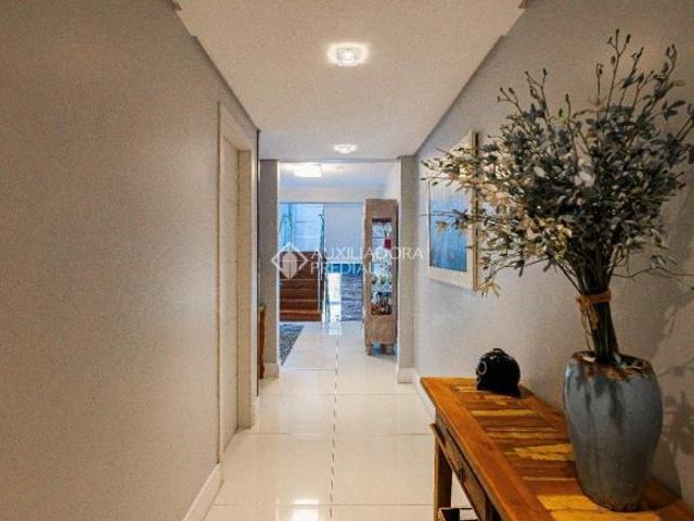 Casa à Venda no Bairro Chácara das Pedras