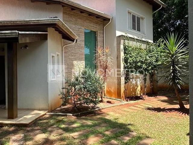 Casa à Venda no Bairro Chácara Primavera | 4 Suítes, Edícula e Quintal Amplo