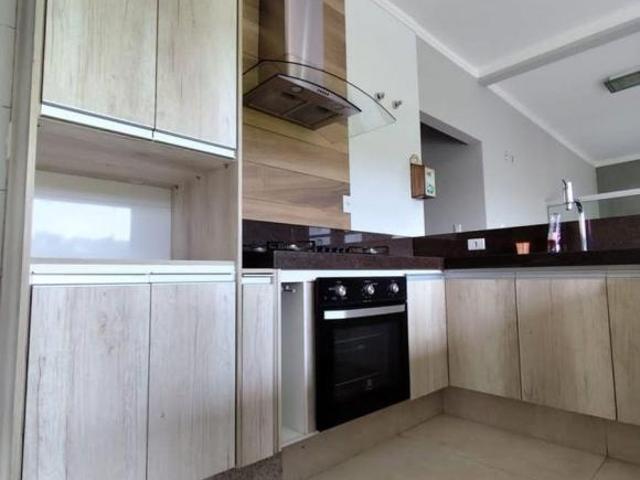 Casa à venda no bairro Cruzeiro com 4 quartos, 2 suítes, garagem para 4 carros em 200mt²