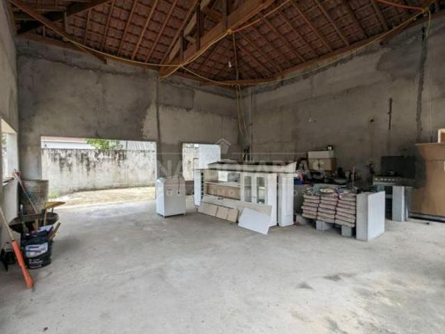 Casa a Venda no Bairro de Interlagos com 3 Dormitórios Suítes 5 Vagas de Garagem e Edícula