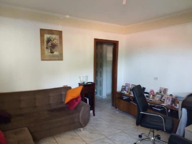Casa à Venda no Bairro De Lorenzi – 3 Dormitórios, Suíte, com 2 vagas de garagem mais Edícula Boitu