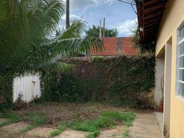 Casa à Venda no Bairro De Lorenzi – 3 Dormitórios, Suíte, com 2 vagas de garagem coberta