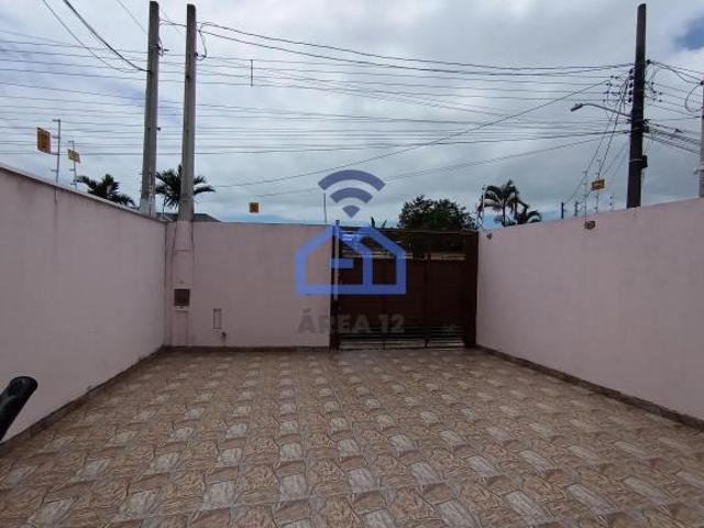Casa à Venda no bairro do Morro do Algodão em Caraguatatuba, SP Duas suítes e Piscina em 180m² de