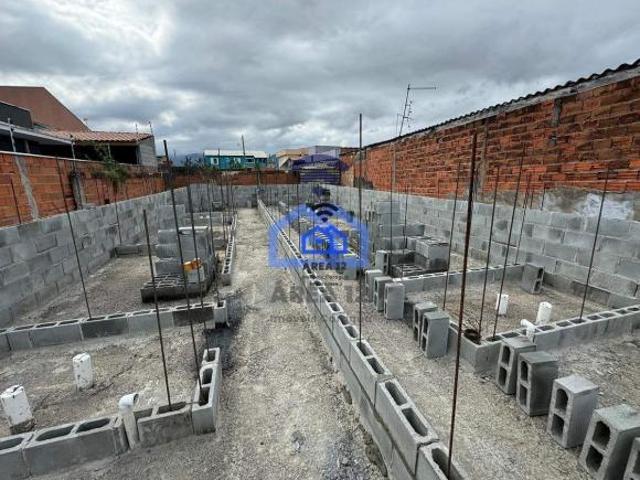 Casa à venda no bairro dos Golfinhos em Caraguatatuba, SP 74.98m² de construção, oportunidade impe