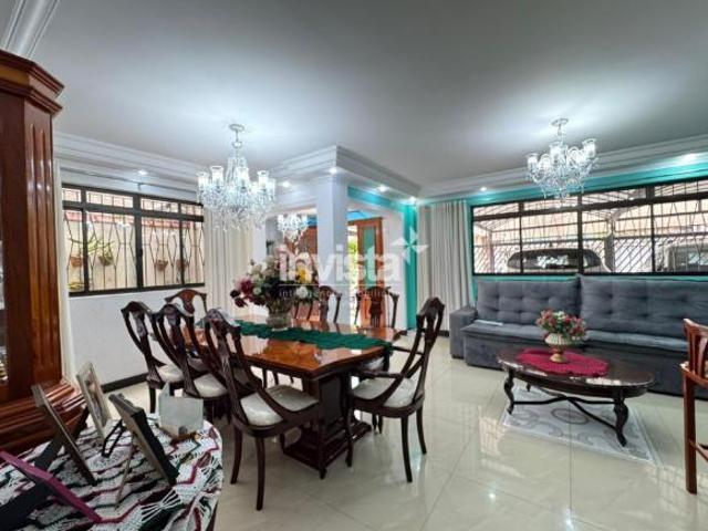 Casa à venda no bairro Embaré