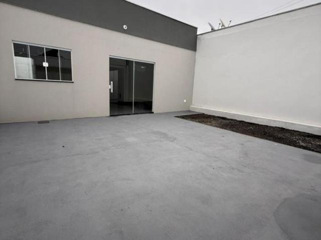 Casa à venda no bairro Esmeralda