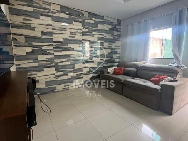 Casa à venda no bairro Fenícia